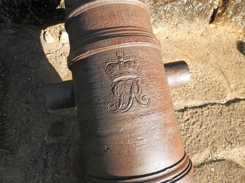 selo real num canhão